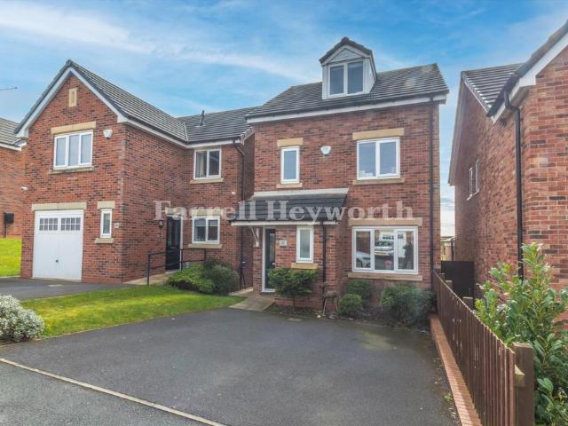 4 bedroom detached house for sale