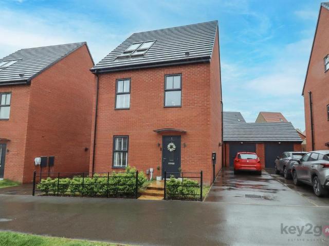 4 bedroom detached house for sale