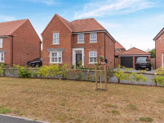4 bedroom detached house for sale