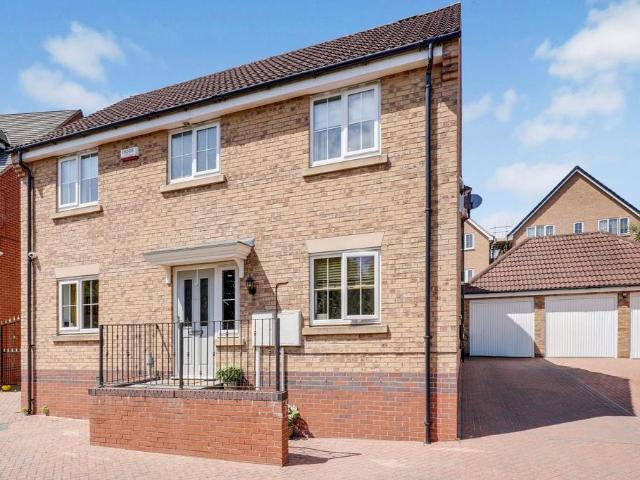 4 bedroom detached house for sale