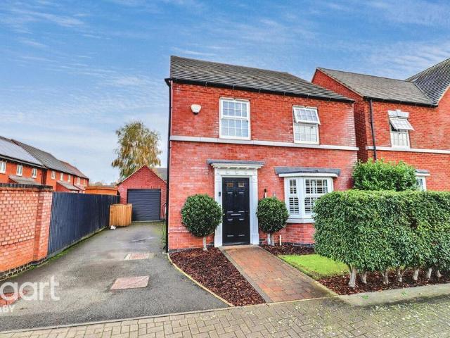 4 bedroom detached house for sale