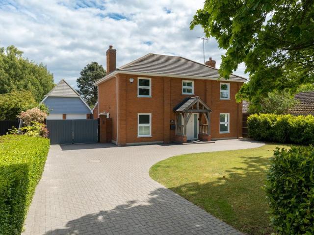 4 bedroom detached house for sale