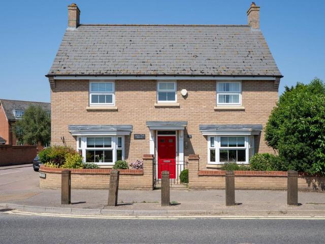 4 bedroom detached house for sale