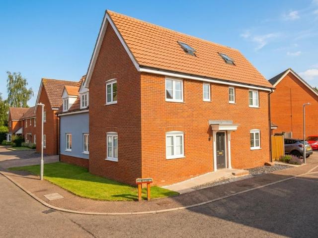 4 bedroom detached house for sale