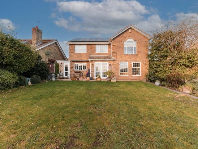 4 bedroom detached house for sale