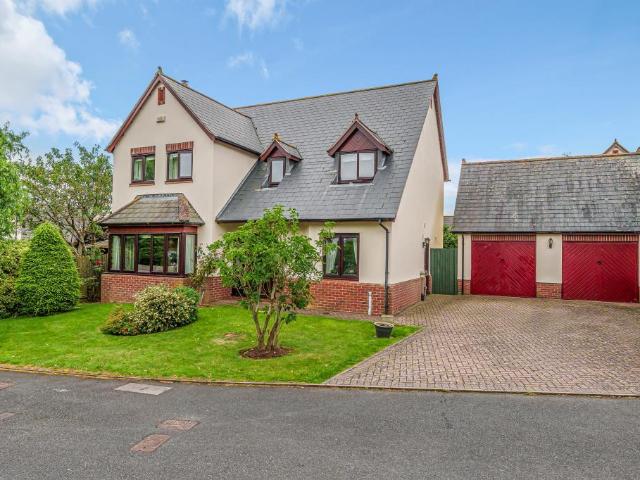 4 bedroom detached house for sale