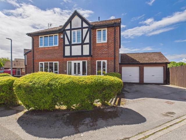 4 bedroom detached house for sale