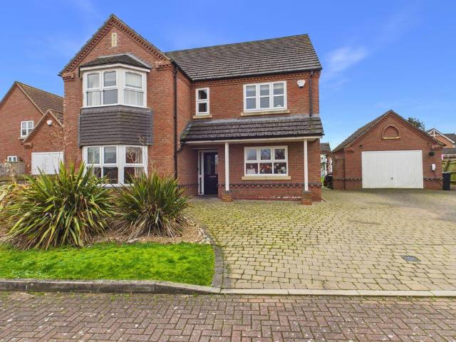 4 bedroom detached house for sale