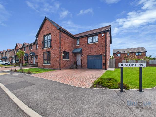 4 bedroom detached house for sale