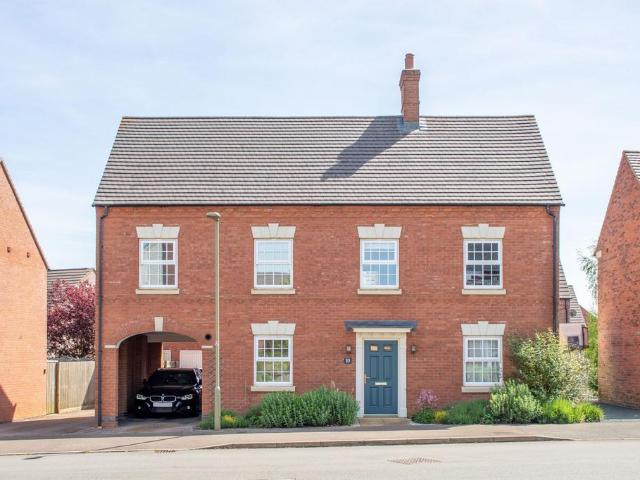 4 bedroom detached house for sale
