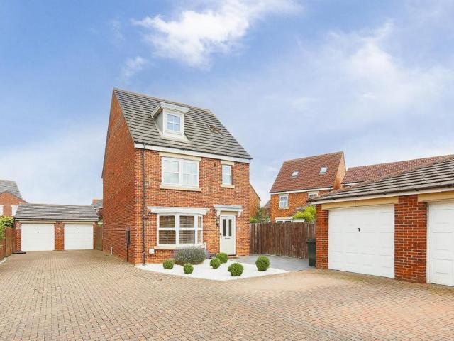 4 bedroom detached house for sale