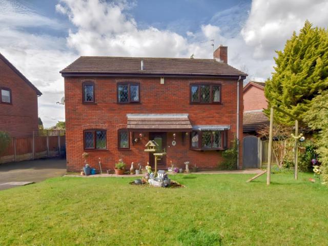 4 bedroom detached house for sale