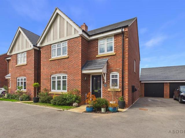 4 bedroom detached house for sale