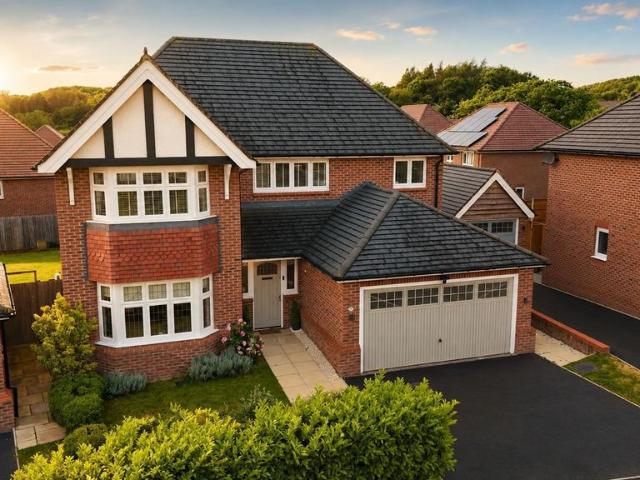 4 bedroom detached house for sale