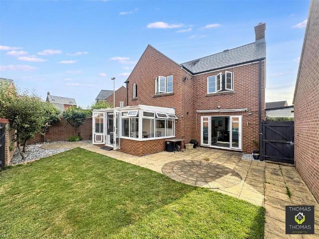 4 bedroom detached house for sale