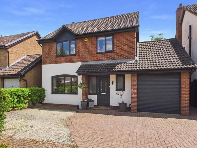 4 bedroom detached house for sale