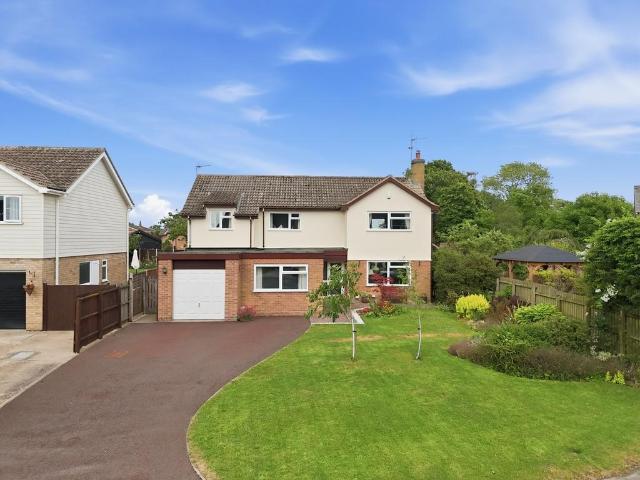 4 bedroom detached house for sale