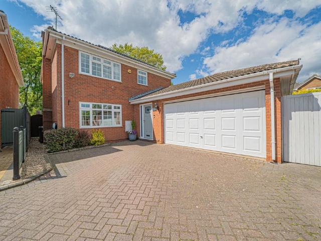 4 bedroom detached house for sale