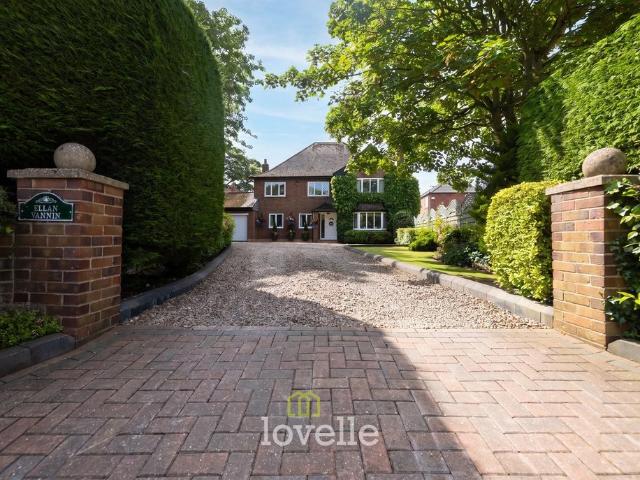 4 bedroom detached house for sale