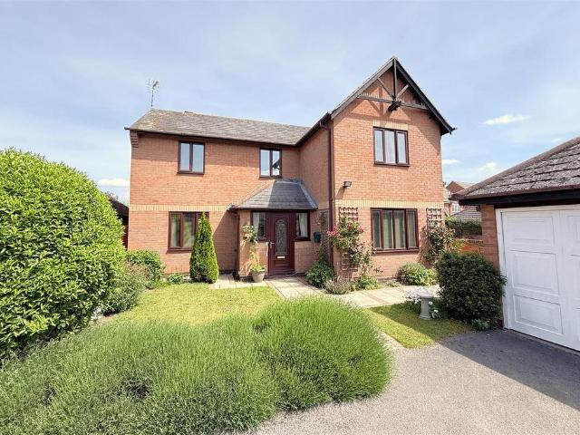 4 bedroom detached house for sale