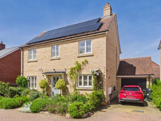 4 bedroom detached house for sale