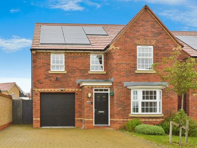 4 bedroom detached house for sale