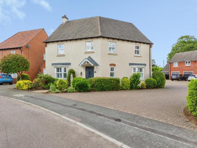 4 bedroom detached house for sale