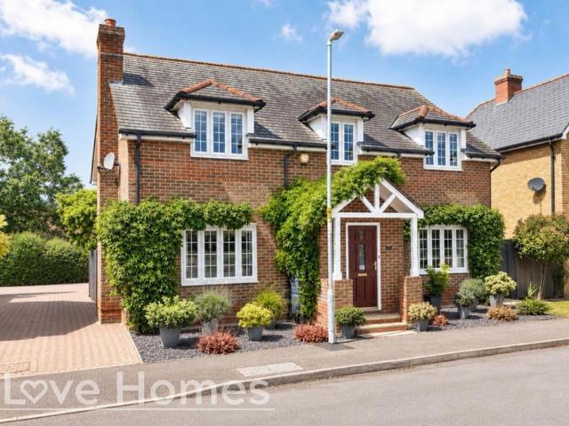 4 bedroom detached house for sale