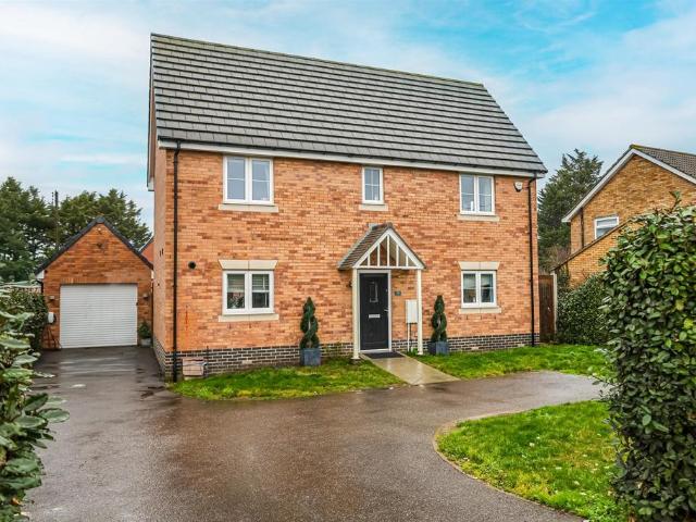 4 bedroom detached house for sale