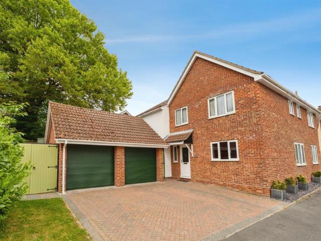 4 bedroom detached house for sale