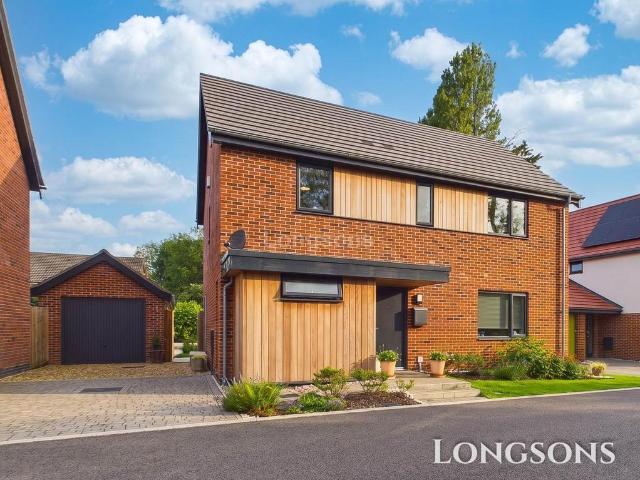 4 bedroom detached house for sale