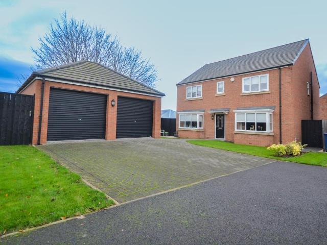 4 bedroom detached house for sale