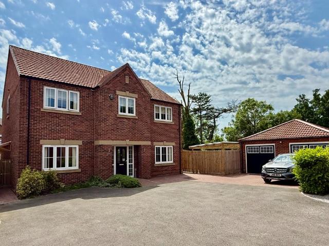 4 bedroom detached house for sale