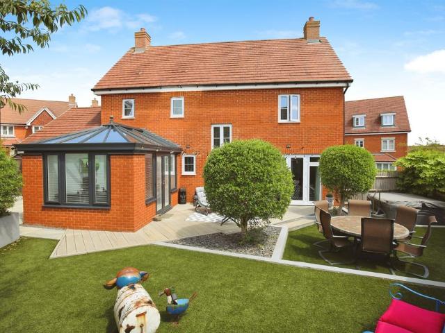 4 bedroom detached house for sale