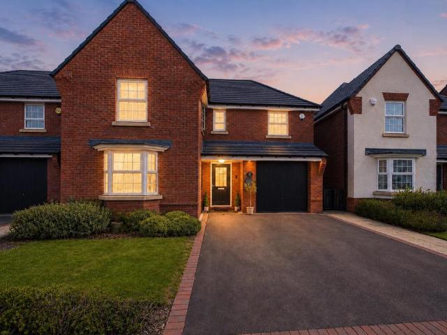4 bedroom detached house for sale