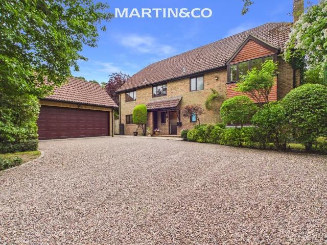 4 bedroom detached house for sale