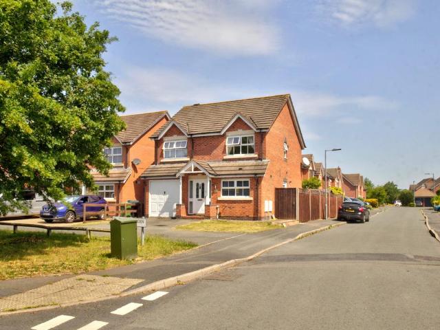 4 bedroom detached house for sale