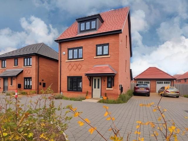 4 bedroom detached house for sale