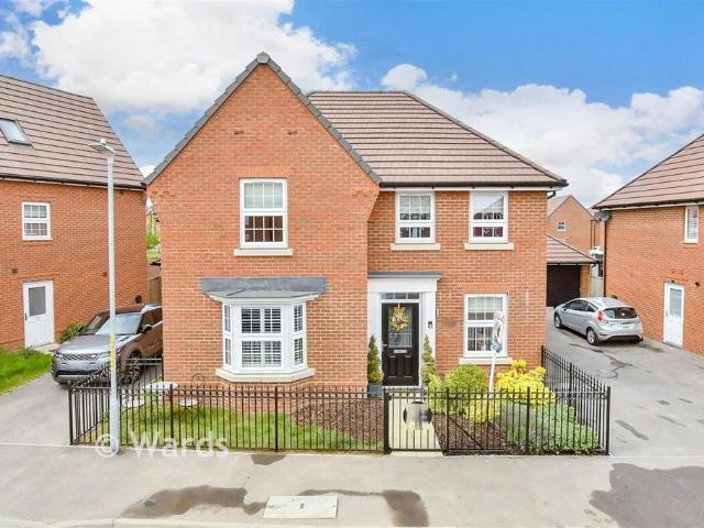 4 bedroom detached house for sale