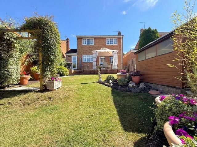 4 bedroom detached house for sale