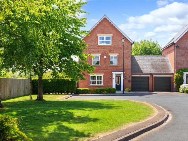 4 bedroom detached house for sale