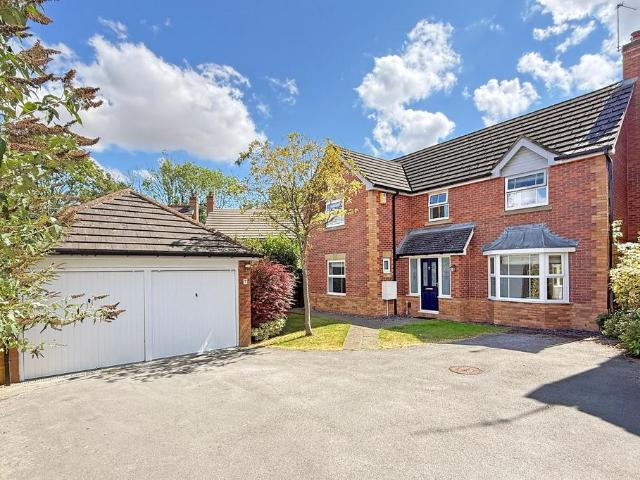 4 bedroom detached house for sale