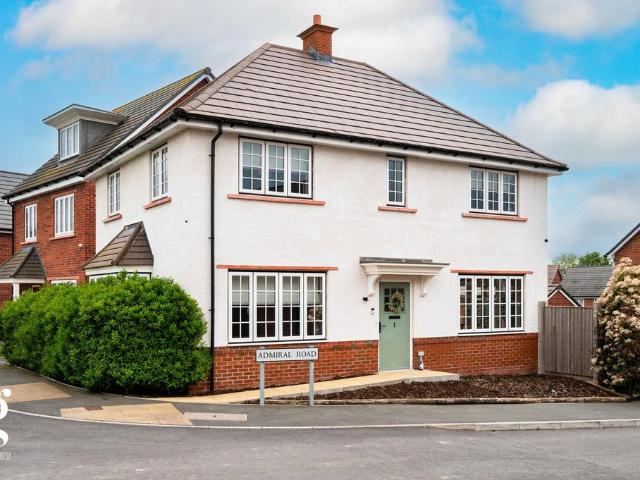 4 bedroom detached house for sale
