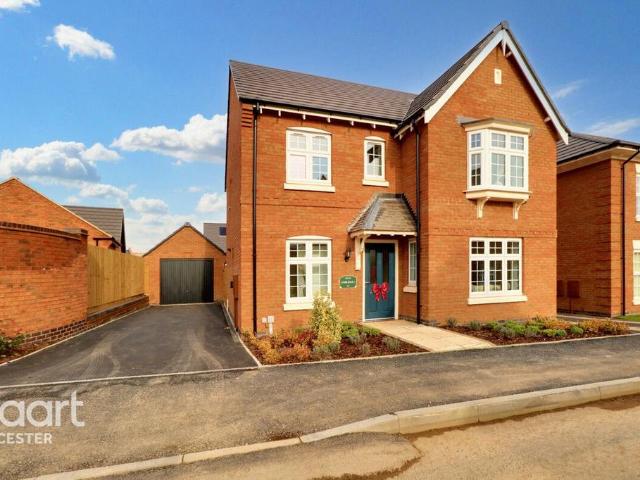 4 bedroom detached house for sale