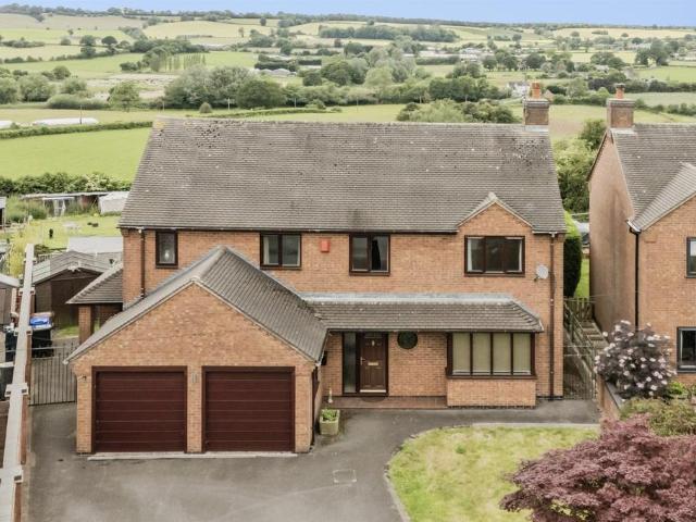 4 bedroom detached house for sale