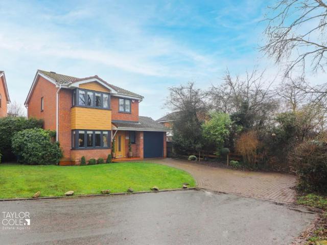4 bedroom detached house for sale