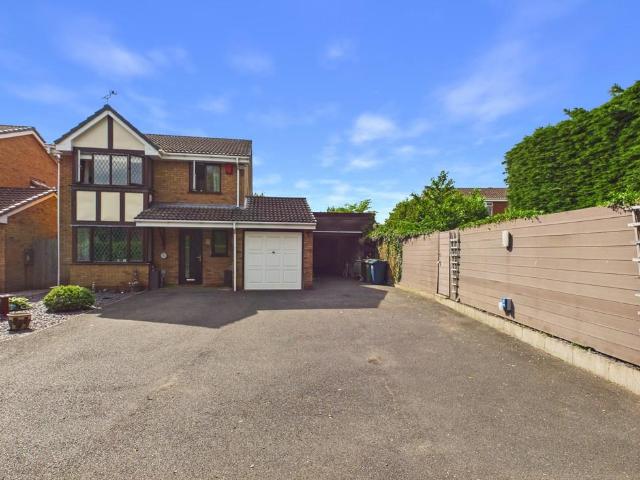 4 bedroom detached house for sale