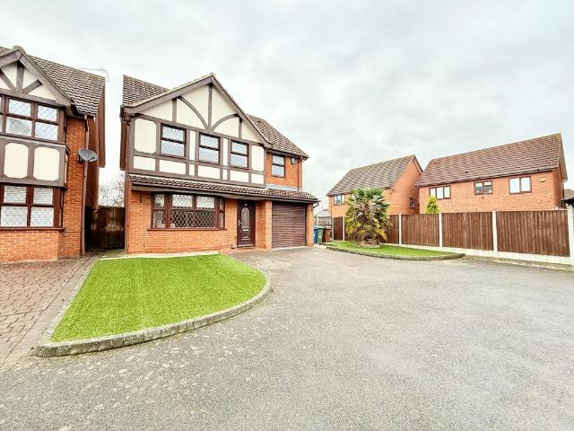 4 bedroom detached house for sale