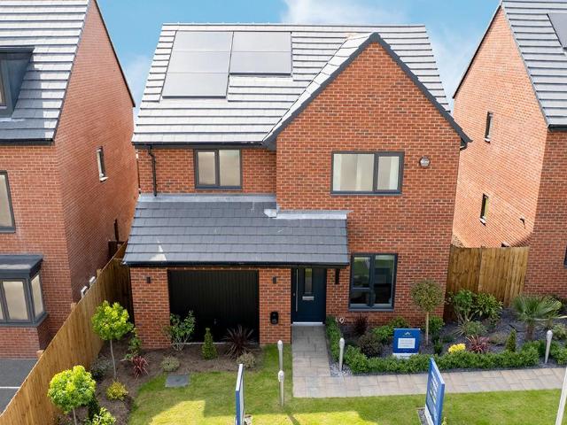 4 bedroom detached house for sale