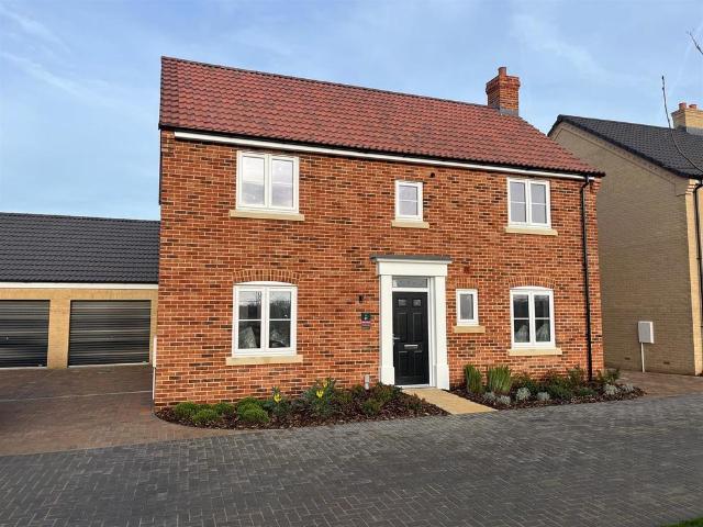 4 bedroom detached house for sale